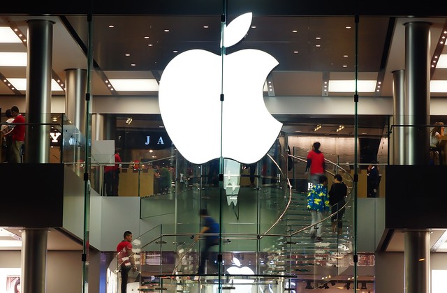 Protesters at Apple Stores Will Slam FBI's iPhone Demand | Law & Crime
