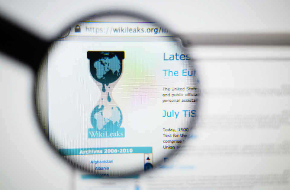 Twitter Blows Up After WikiLeaks Announces 'Online Database' of ...