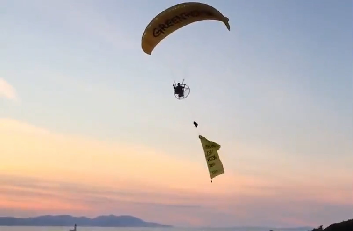 Greenpeace Protester Arrested for Trump Paragliding Stunt, Police Say ...