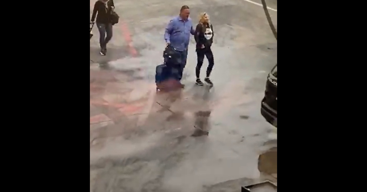 Video of Lori Vallow's Return to Continental U.S. | Law & Crime