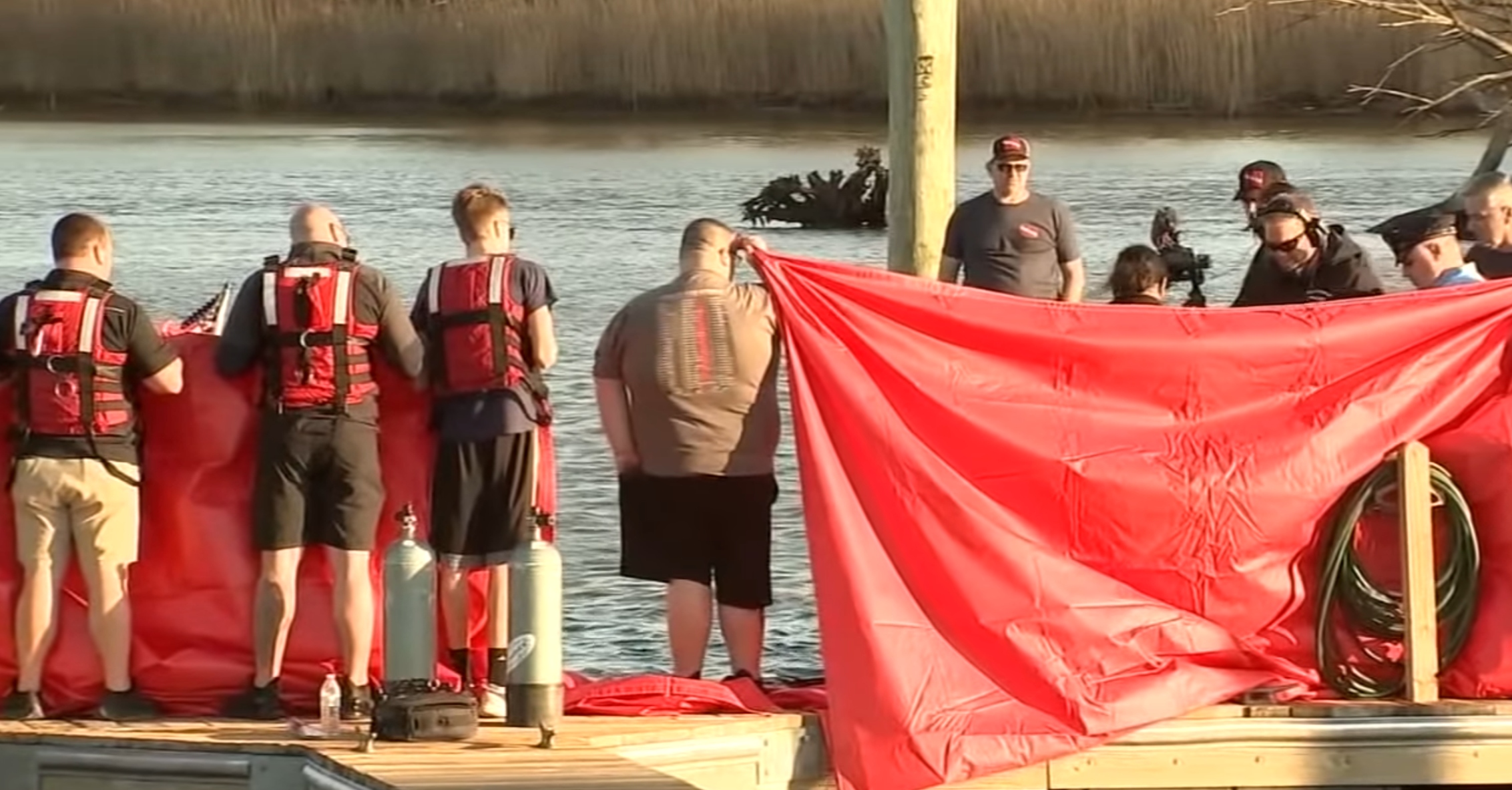 Volunteer Divers Find Body of Man Missing Since 2003 Inside His SUV ...