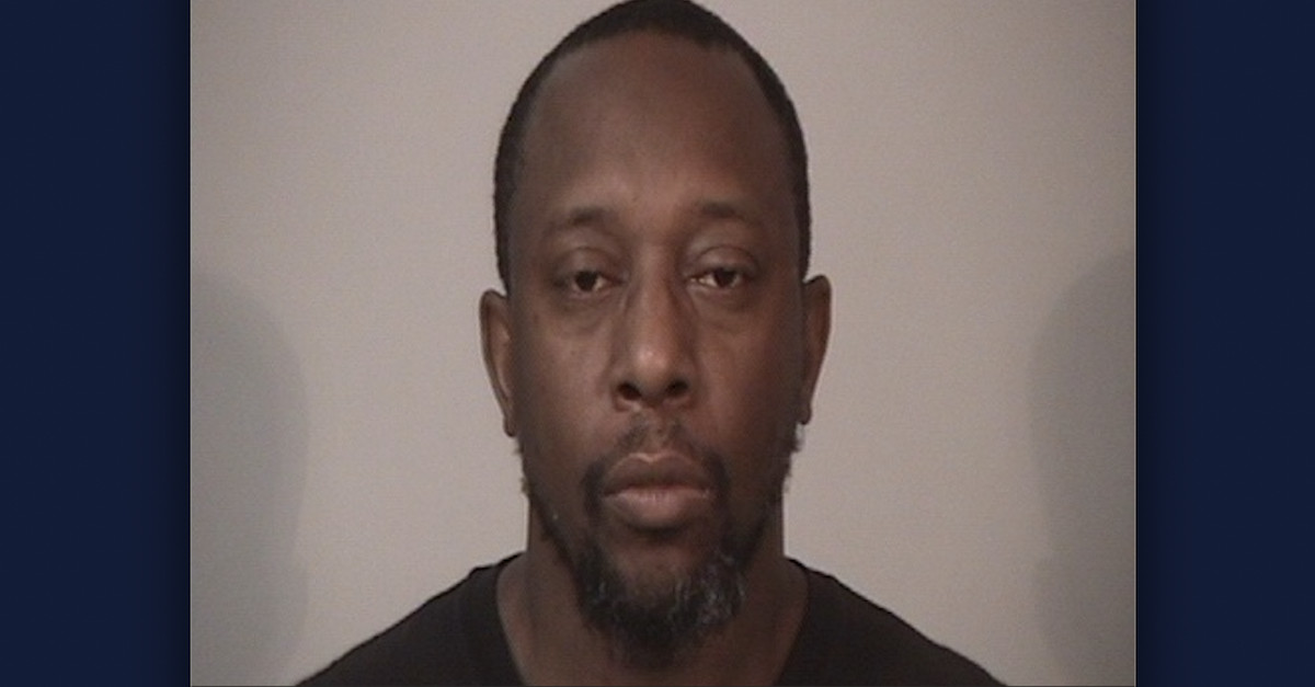 Fleeing Murder Suspect Surrenders to Authorities During FaceTime Call ...