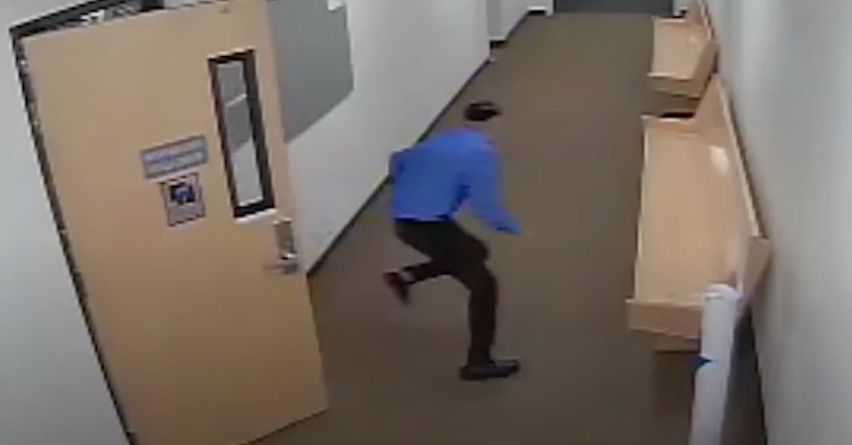 Watch: Murder suspect Edi Villalobos escapes courthouse