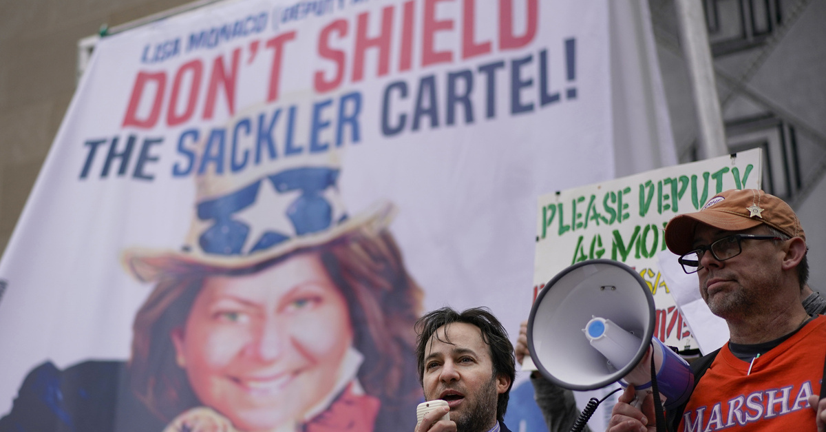 Federal appeals court unanimously lets Sackler family off hook in ...