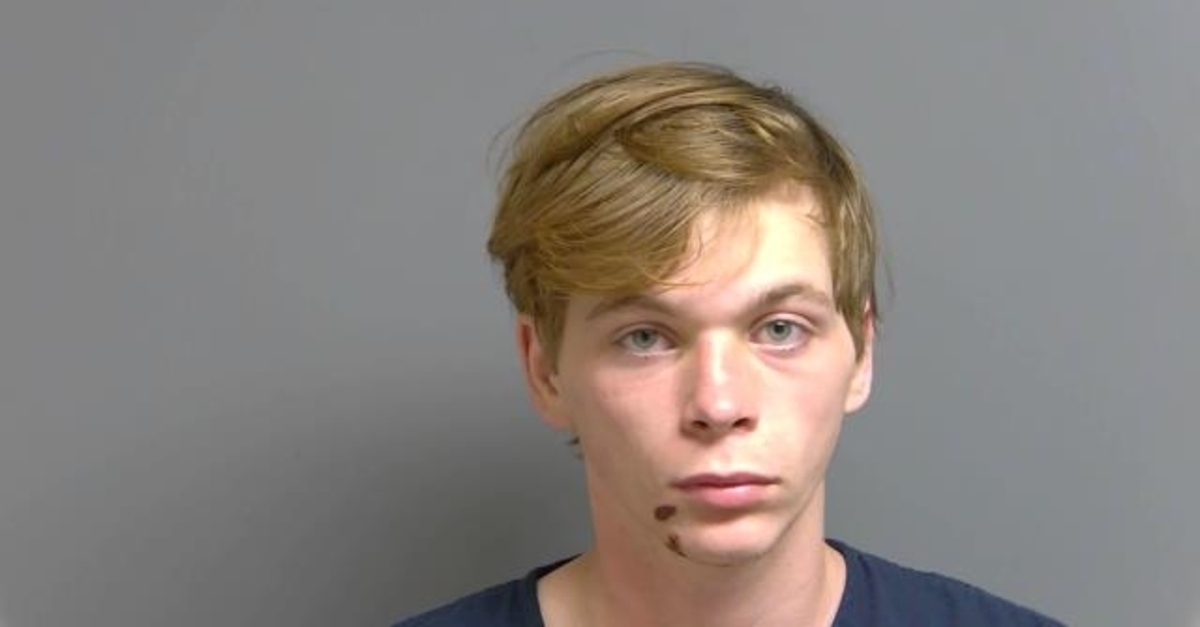 Robber strangles woman to death with shoelace in her home, then takes ...